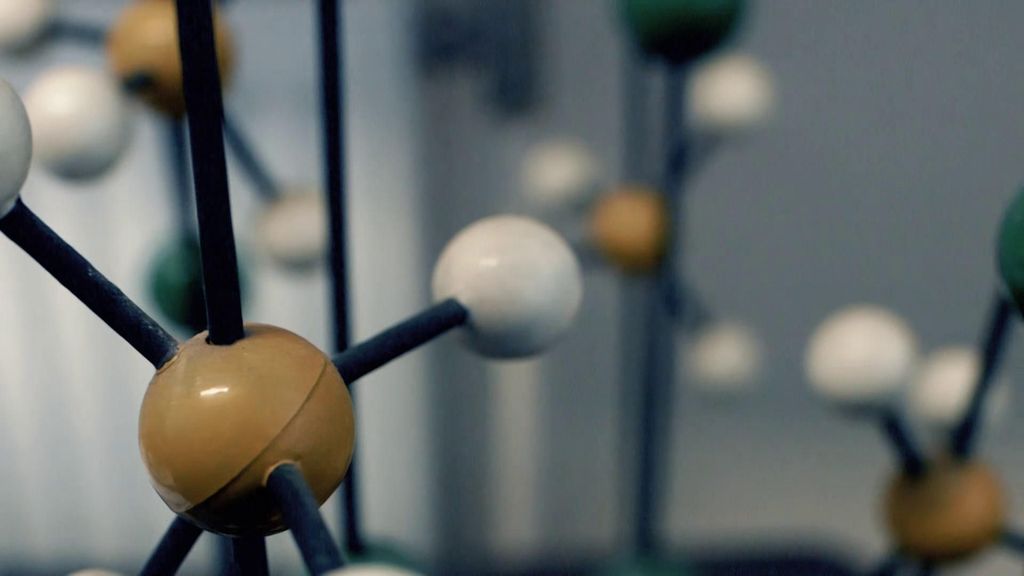 How does the 'wonder material' Starlite actually work? - BBC Reel