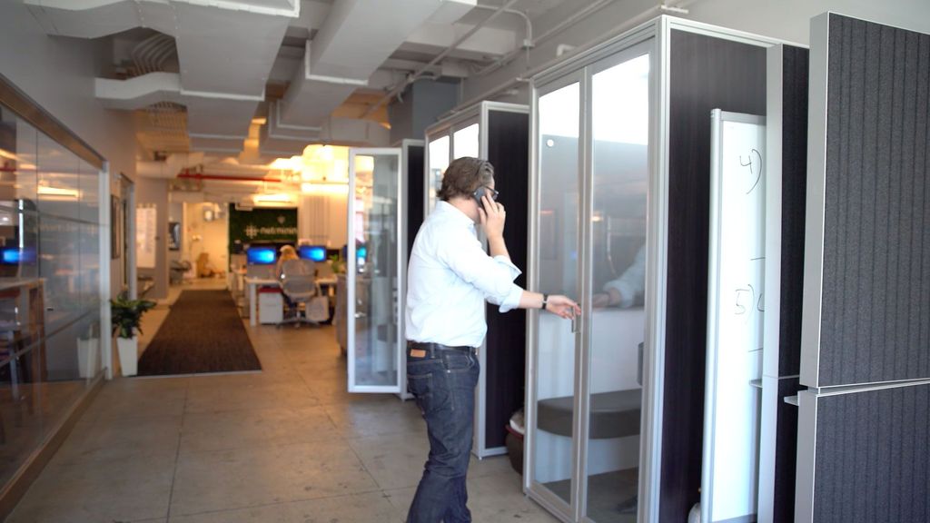 The rise of the 'micro-cubicle' - BBC Reel