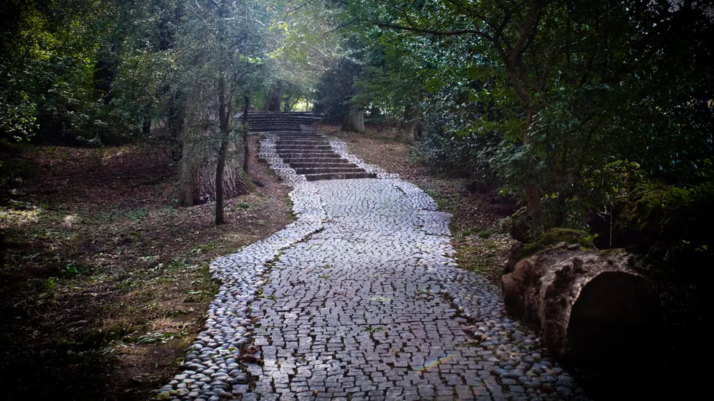 The tiny piece of the US hidden in England - BBC Reel