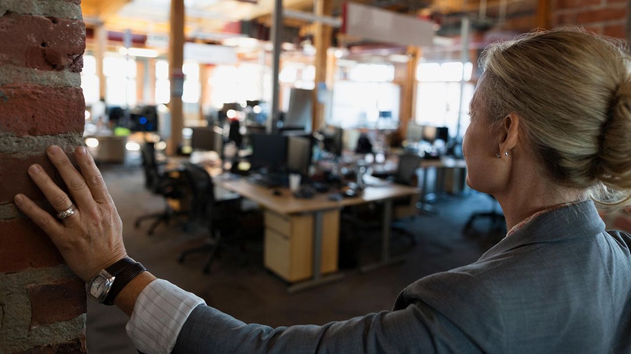 Eavesdropping Office