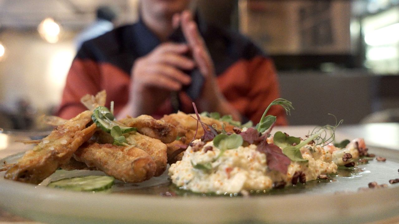 Spicy chillies: Behind the agonising pleasure of capsaicin - BBC Reel