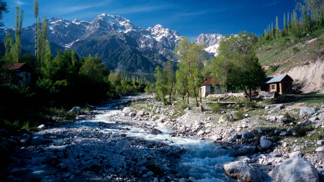 The nuclear lighthouses built by the Soviets in the Arctic - BBC Reel
