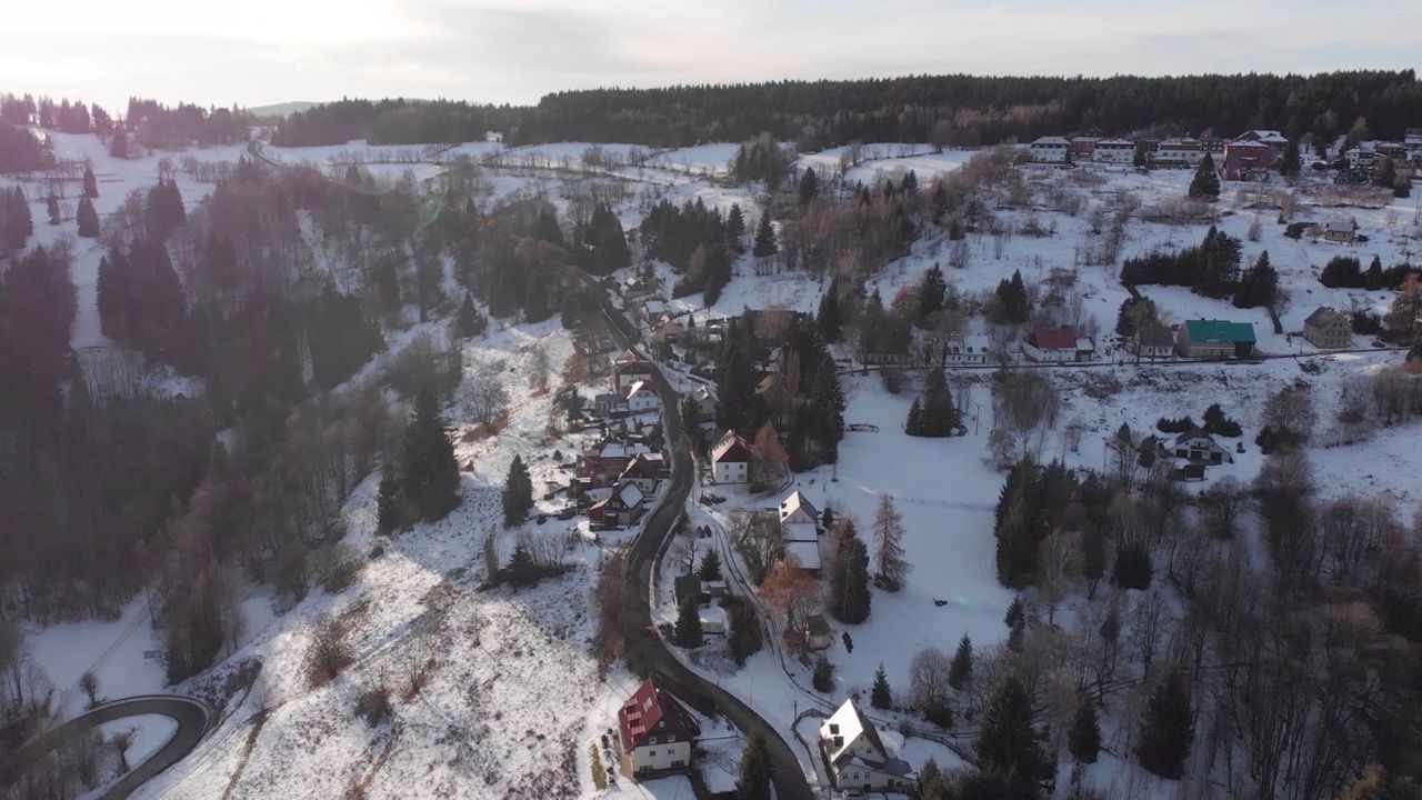 The nuclear lighthouses built by the Soviets in the Arctic - BBC Reel