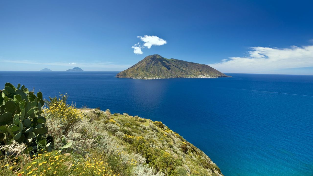 What is the fascination with the Illuminati conspiracy? - BBC Reel