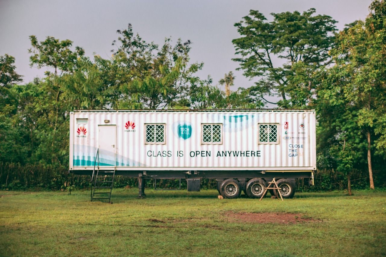 Connecting the unconnected to the digital world - video