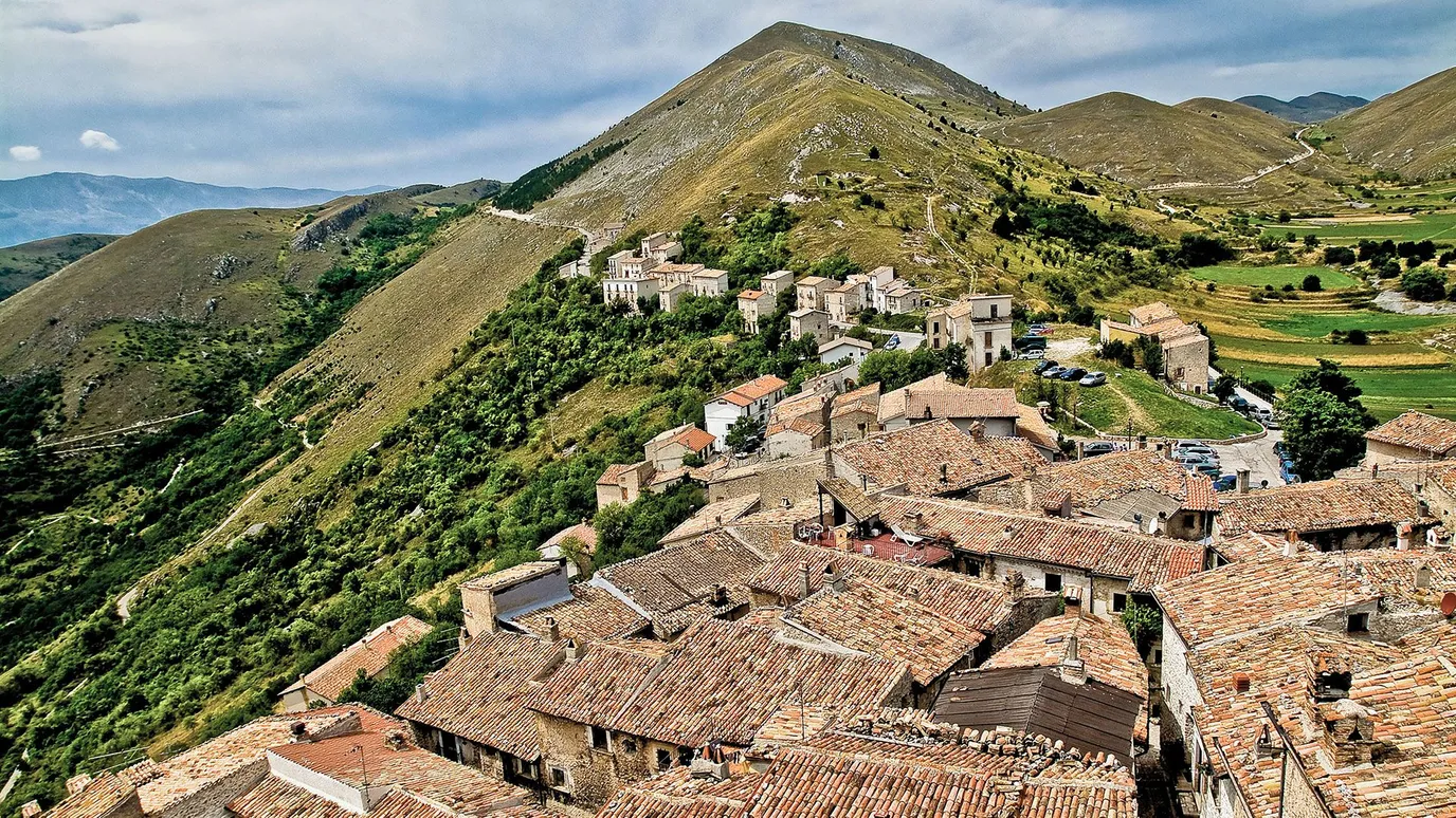 An innovative plan to save Italy’s ghost towns - BBC Reel