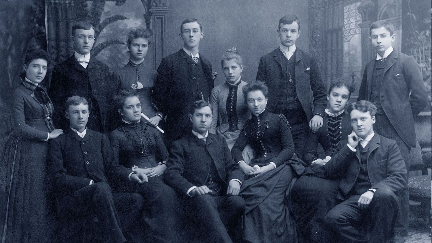 The fascinating origin of the Oneida silverware company | PriceScope