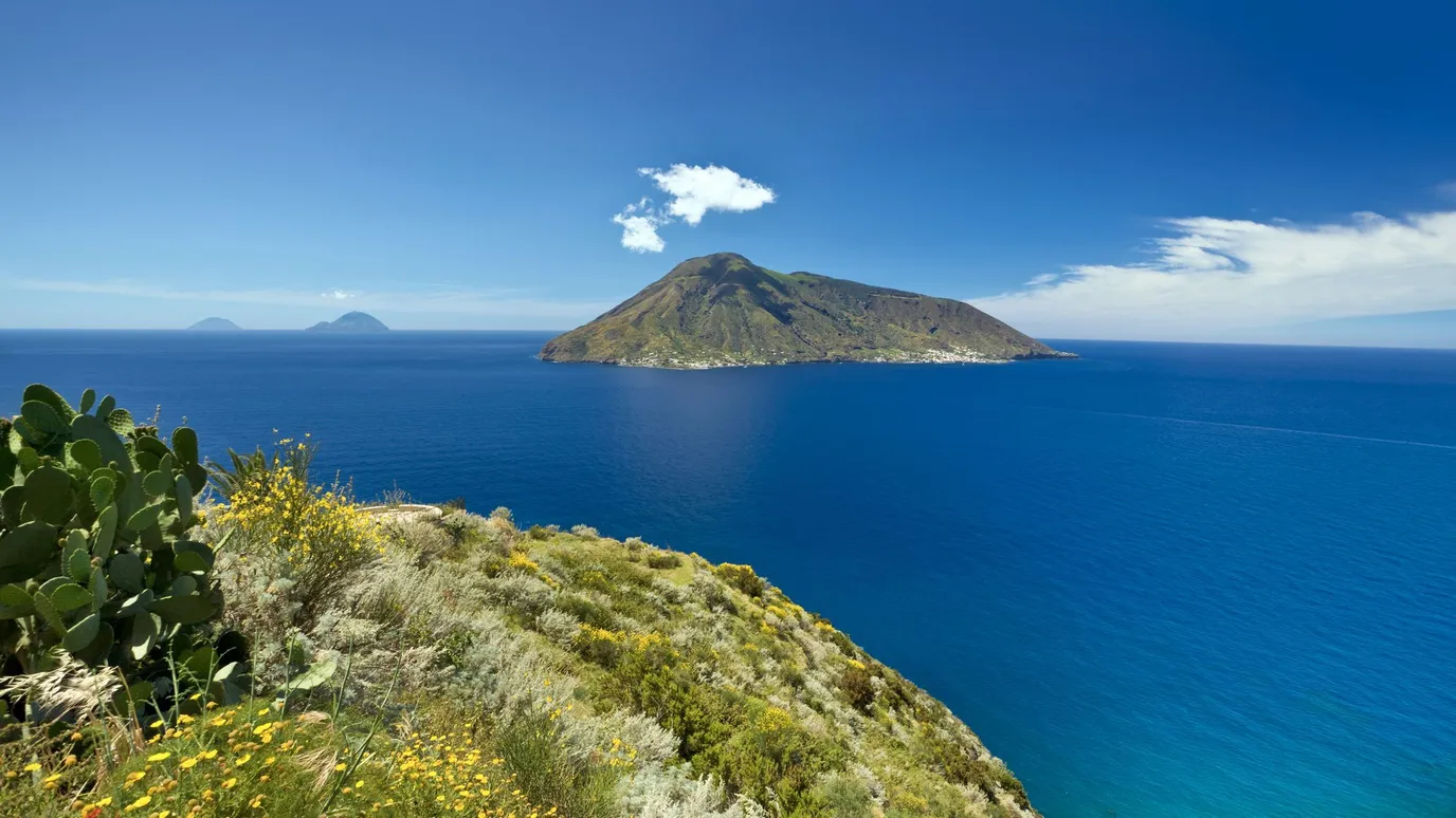 How Alicudi's islanders experienced mass hallucinations - BBC Reel