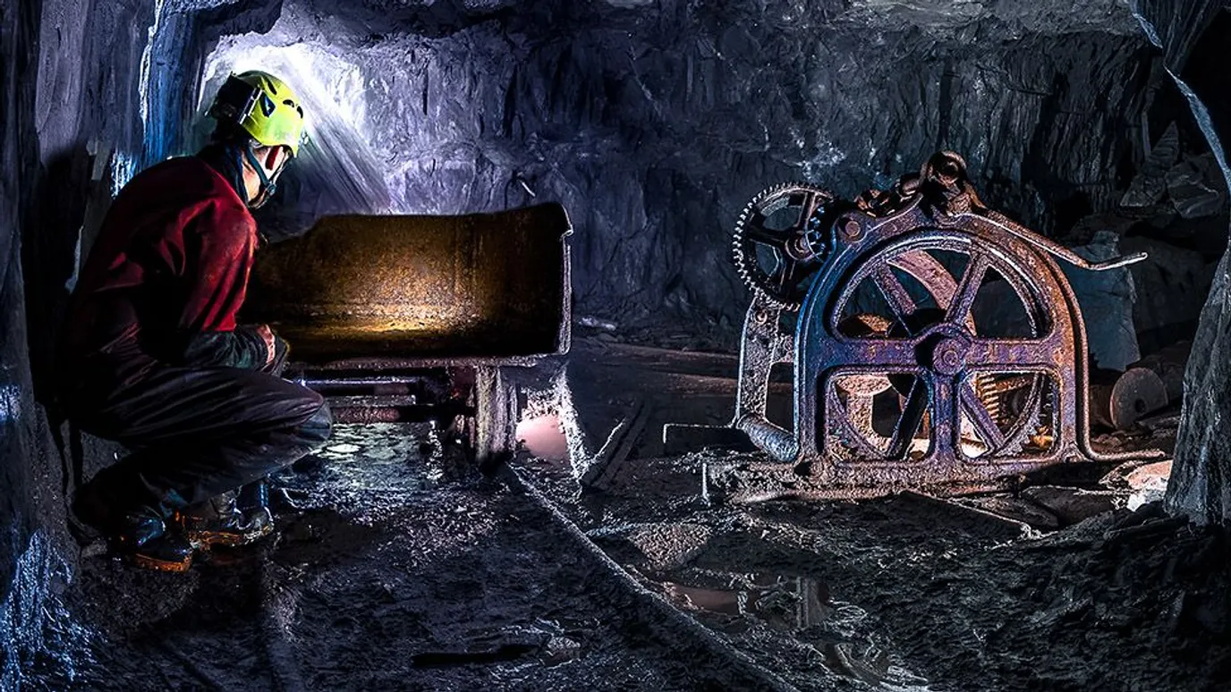 Slate mines: Hidden world's beauty revealed by explorer - BBC Reel