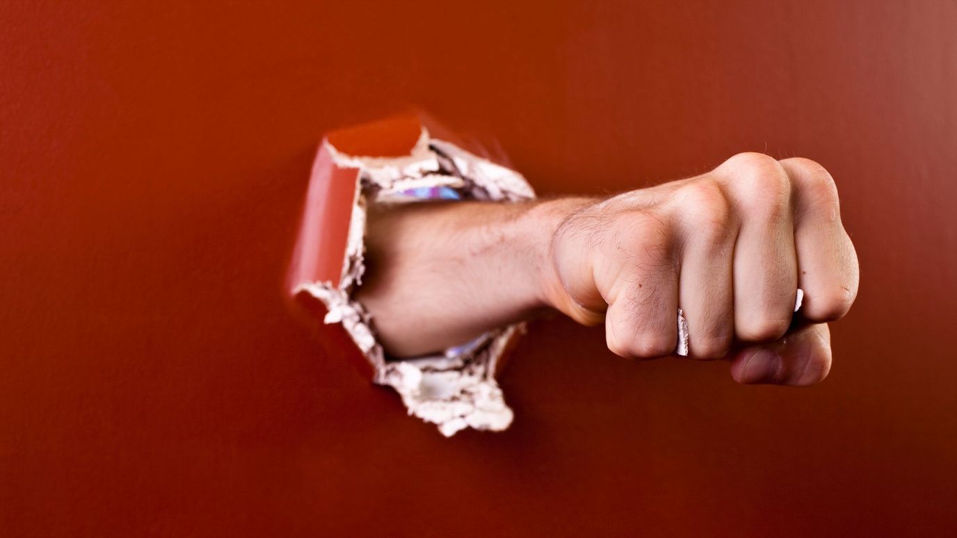 Relieving stress in Shanghai's 'boom room' - BBC Reel