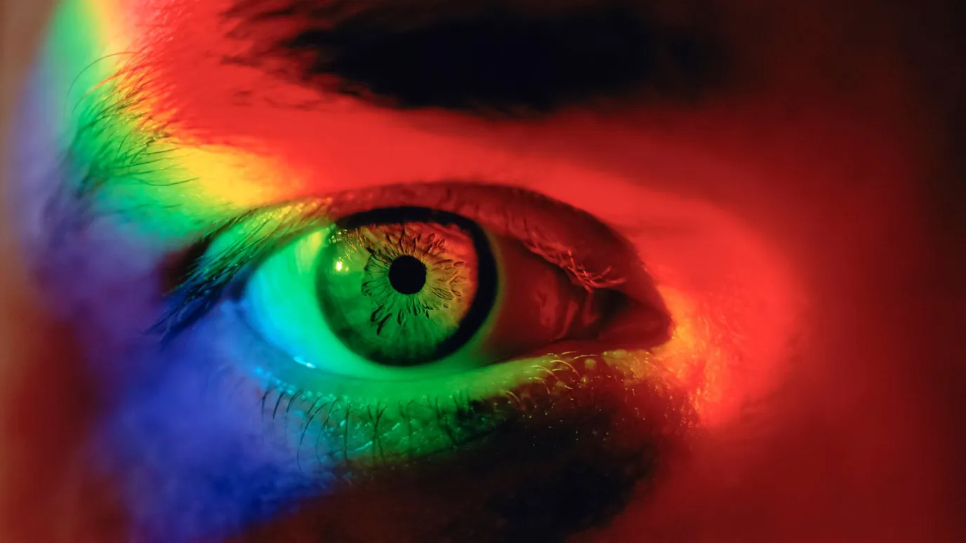 Magenta: The colour that doesn't exist - BBC Reel