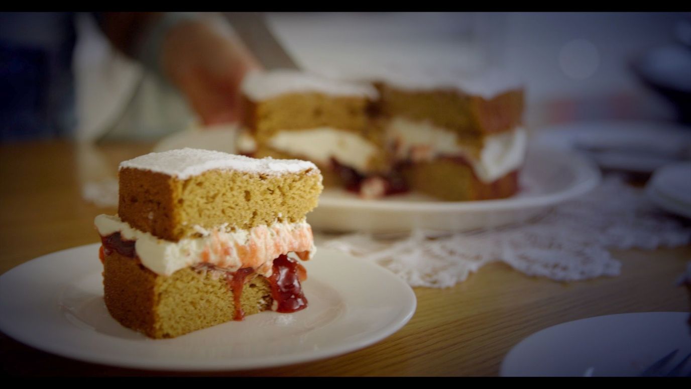 How to make the perfect Victoria Sponge cake - BBC Reel