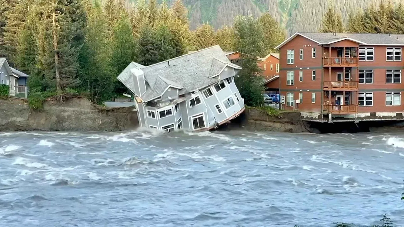 Alaska's melting glaciers that rip homes apart - BBC Reel