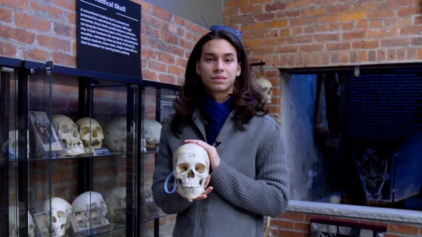 The 24-year-old selling human bones - BBC Reel