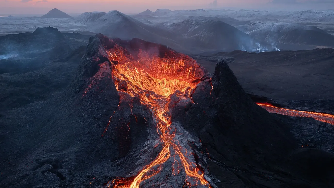 The three signs a volcano is about to erupt - BBC Reel