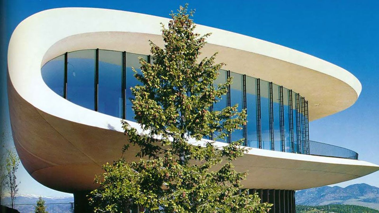 On location: Iconic Modernist movie houses - BBC Culture