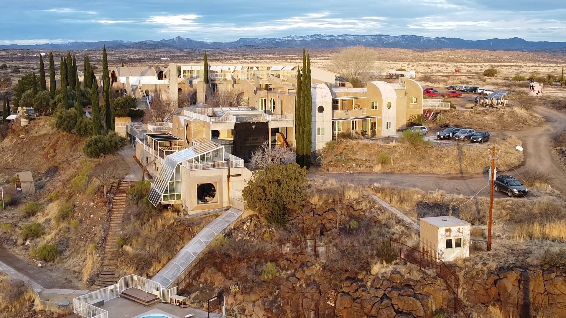 The utopian town built by 8,000 people in the desert - BBC Reel
