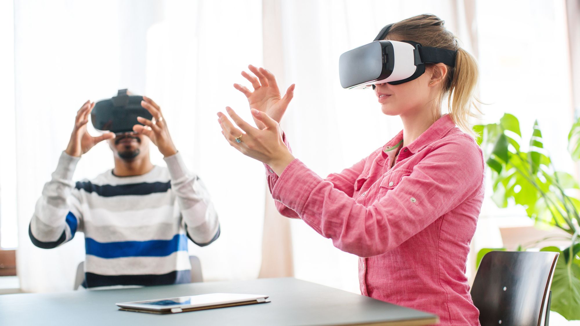 Global workplaces as digital neighbourhoods Article