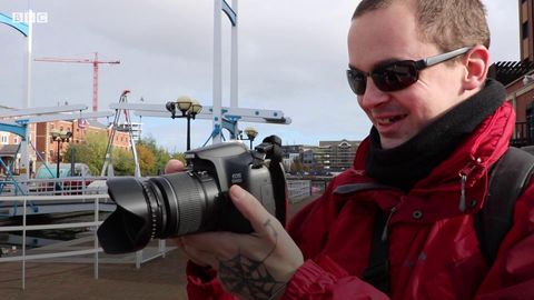 Sight loss won't stop blind photographer - BBC Reel