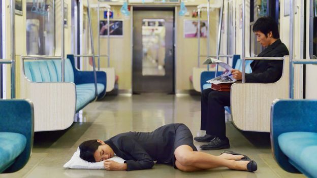 The brave world of super-commuters