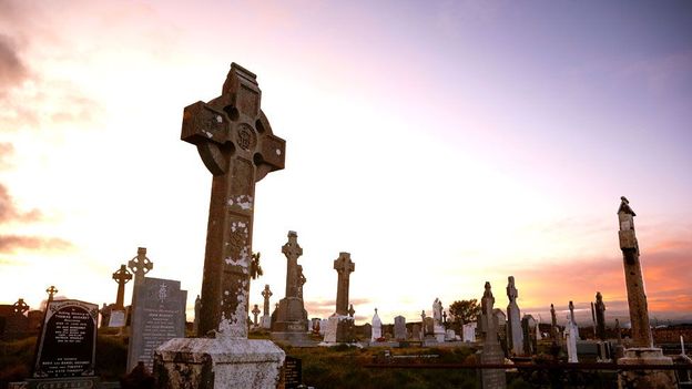 Tombs with a view: The city cemetery