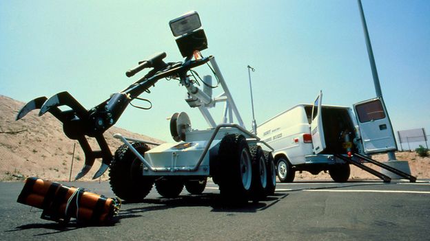 This is how robots defuse bombs