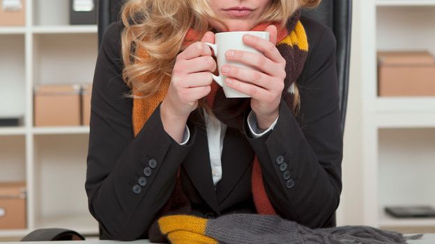 Does wearing a coat indoors make you colder once outside?