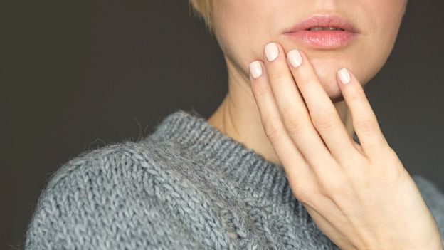 How to avoid touching your face so much