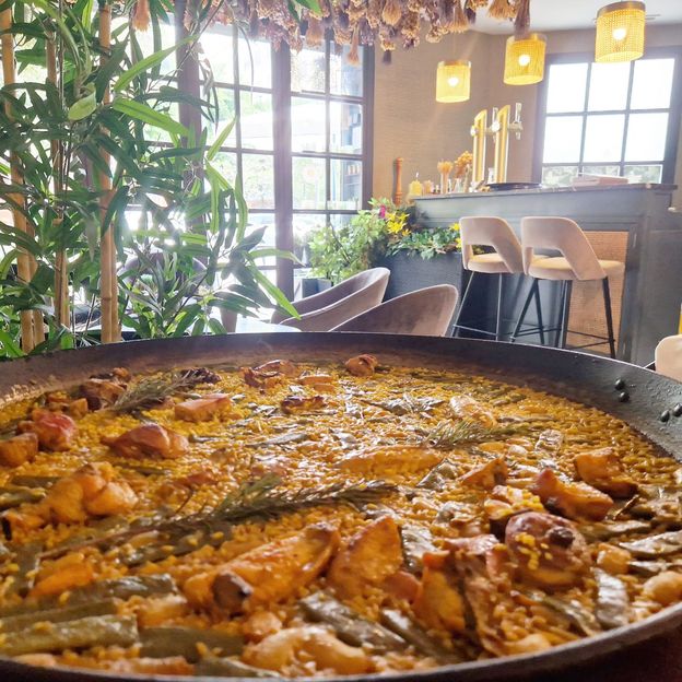 Where a Michelin star chef goes for paella in Valencia - BBC Travel