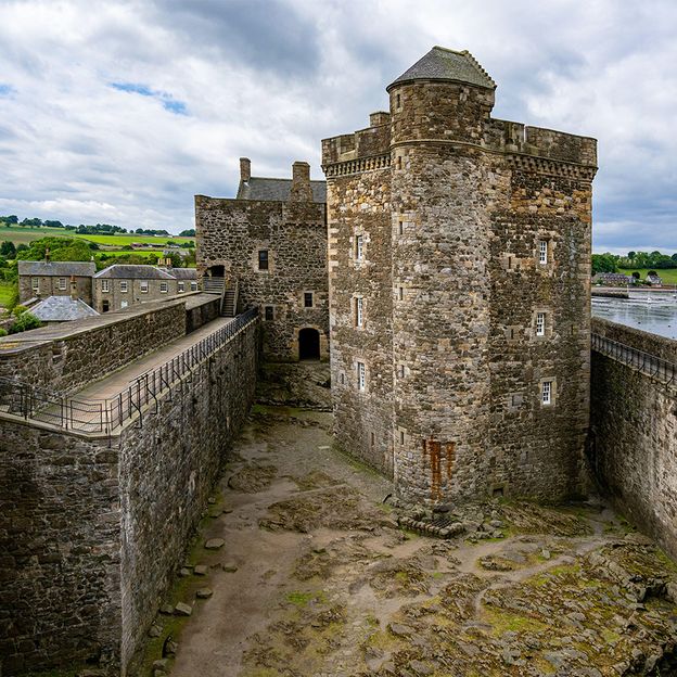 The 'Outlander effect': How a time-travel romance transformed Scottish ...