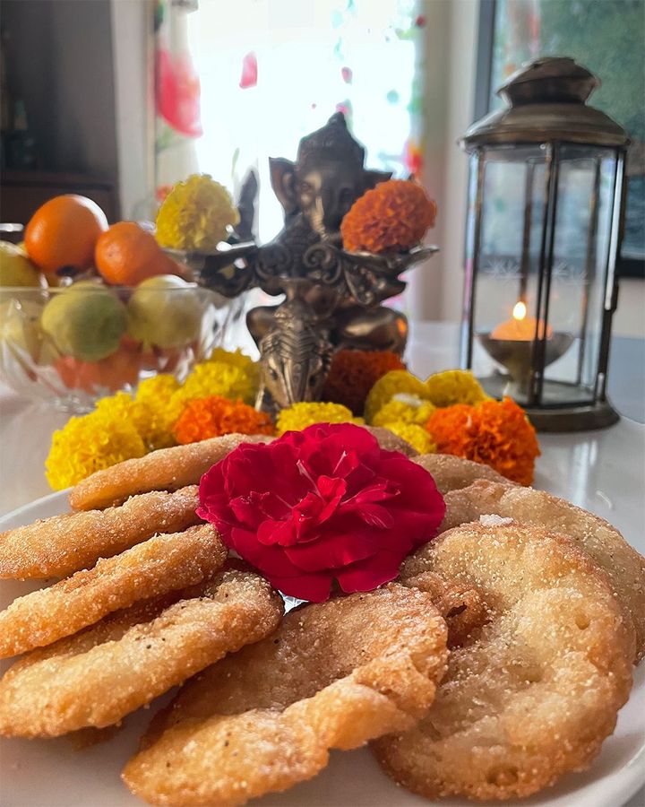 Anarsa: India's deep-fried taste of Diwali - BBC Travel