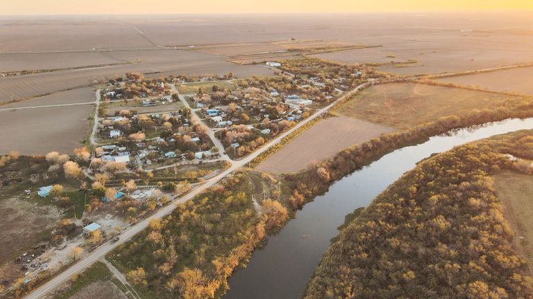 The border town that 'forgot' it was part of the US - BBC Reel