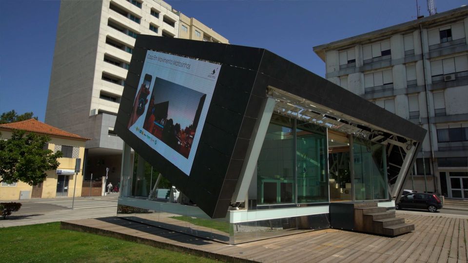 The cupboard-sized flats of Tokyo - BBC Reel