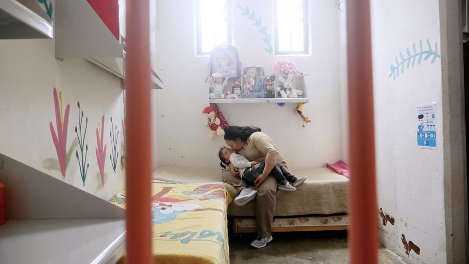 The website helping ex-Muslims flee the Gulf - BBC Reel