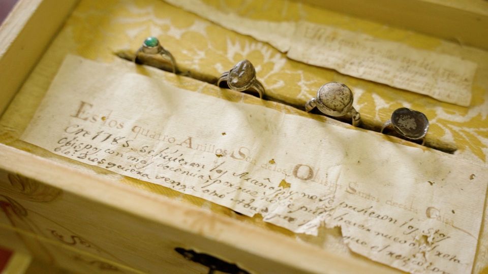 The murder mystery of Spain's 'Pit of Bones' - BBC Reel