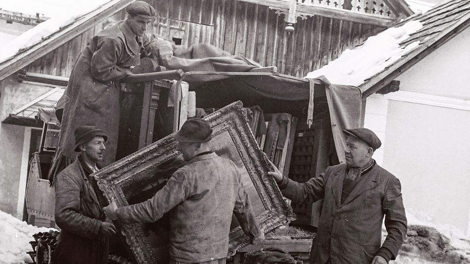 The world's deepest dive - BBC Reel