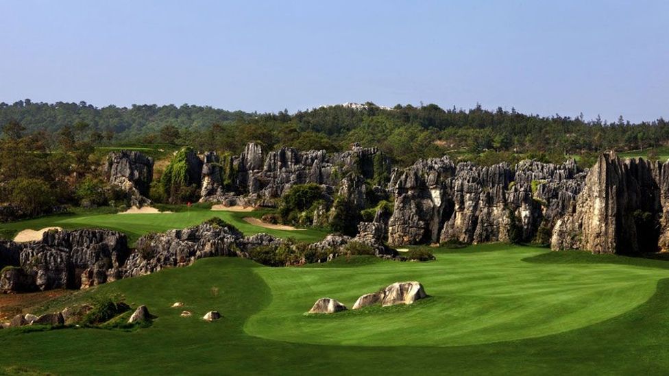 Seven awe-inspiring golf courses - BBC Travel