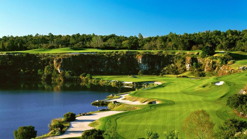 Seven awe-inspiring golf courses - BBC Travel