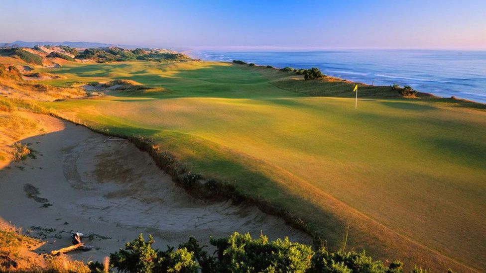 Seven awe-inspiring golf courses - BBC Travel