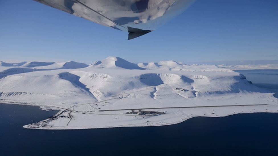 Lone pilot’s Arctic mission to map dark side of carbon - BBC Future