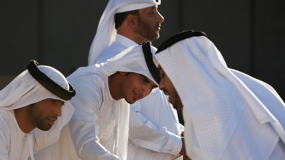 Your handshake around the world - BBC Worklife