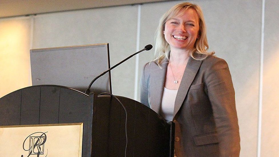 Get rich by grabbing an entrepreneur’s coat-tails - BBC Worklife