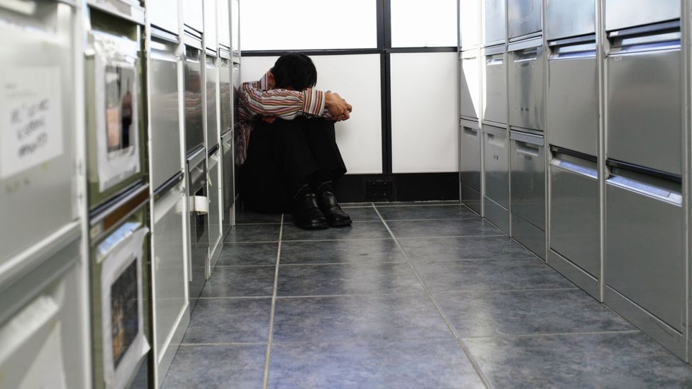 Surviving the worst at work - BBC Worklife