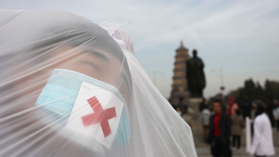 Pollution in China: Precious art from toxic waste - BBC Culture