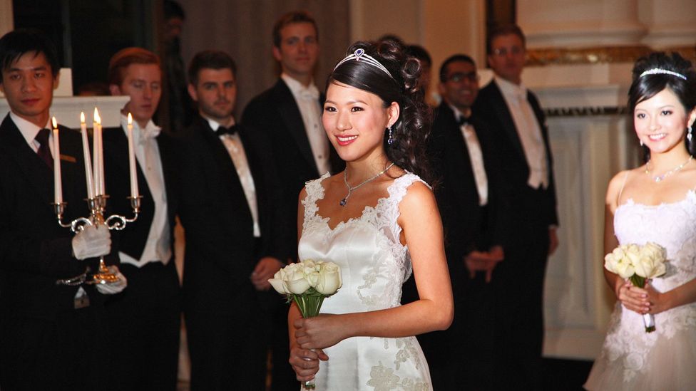 Fake sparkle, real cash? - BBC Worklife