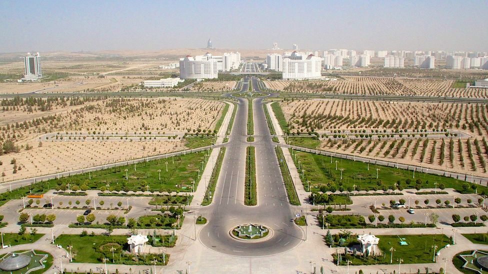 An unexpected city of extremes - BBC Travel