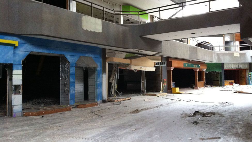 The US shopping mall: Prison or paradise? - BBC Culture