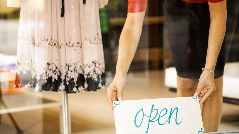 Navigating the awkward line between friend and customer - BBC Worklife