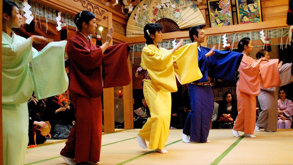 The foreigners keeping kabuki alive - BBC Travel