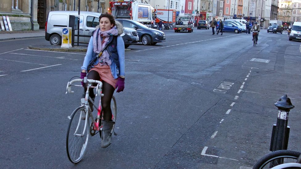 How does a bike stay upright? It’s all in the mind - BBC Future